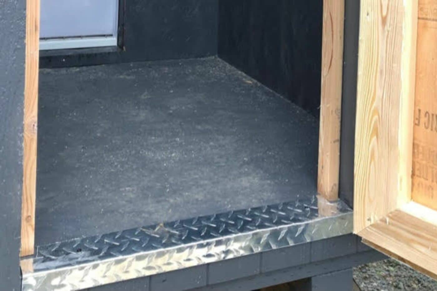 Prefab Dog Kennel for Nine Dogs | My Barnyard
